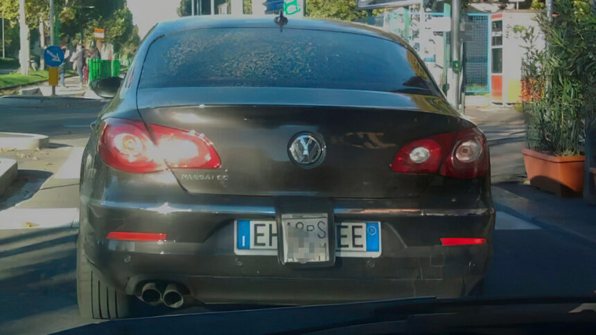 La targa prova si può apporre anche sui veicoli immatricolati